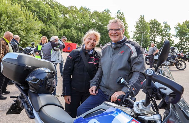 Över 200 motorcyklar rullade för cancerforskningen » bjarenu.se
